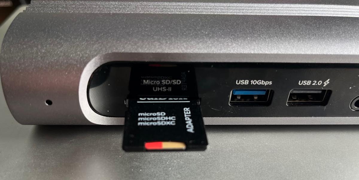 How do I insert and remove media cards from the TBT4-UDZ? - Plugable ...