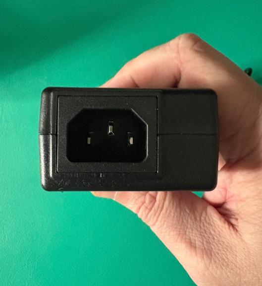 What kind of power adapters come with Plugable products, and how can ...